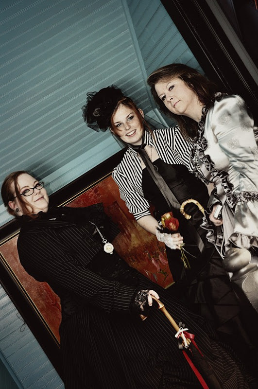 Rearview Photography: Robert and Autumn–Married!–Edgar Allen Poe Museum ...